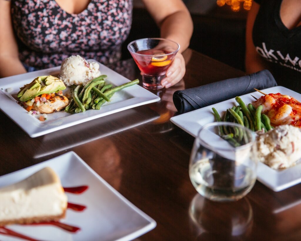 Best Bar & Grill in Dearborn Michigan | Oakwood Grille